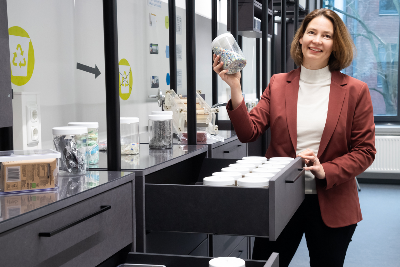 Into the Future with GreenTech - Magazines (English version)