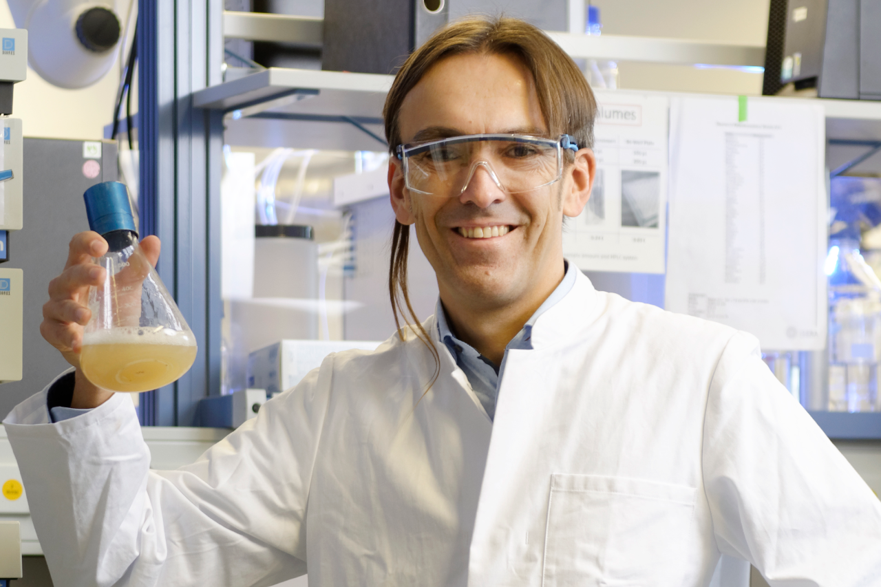 Into the Future with GreenTech - Magazines (English version)